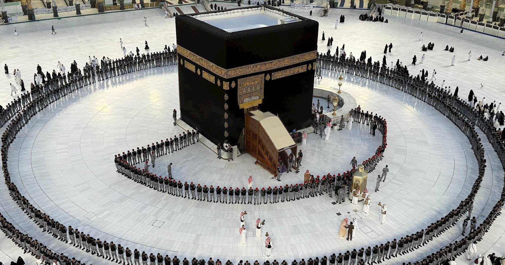 Bahrain Ambassador to Saudi Arabia participates in washing of the Holy ...