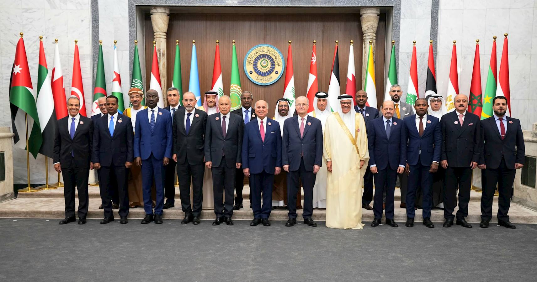 Foreign Minister chairs opening session of regular Arab summit ...