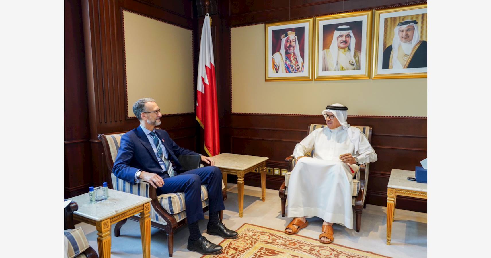 Minister of Foreign Affairs receives US Ambassador to Bahrain