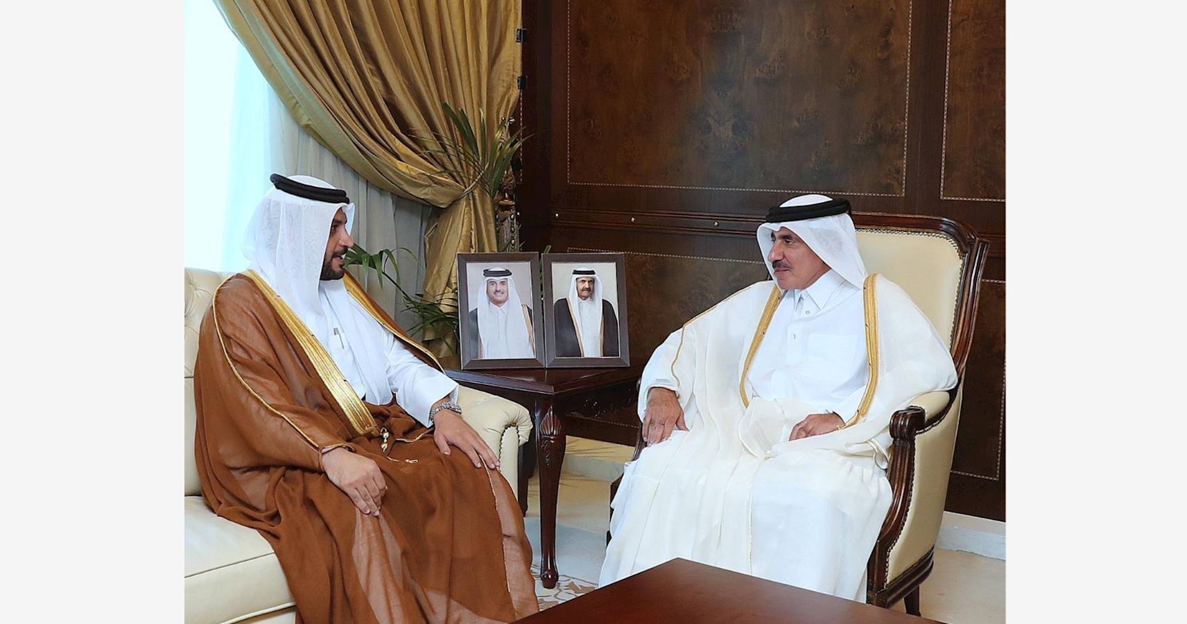 Minister of Transportation receives Ambassador of Bahrain to Qatar